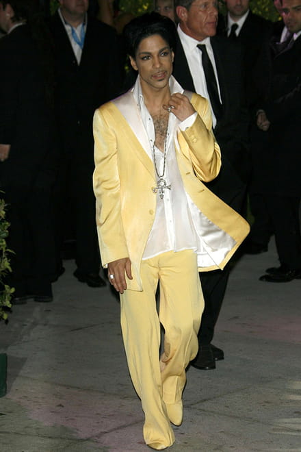 Relembre os looks de Prince que marcaram época - A revista da mulher